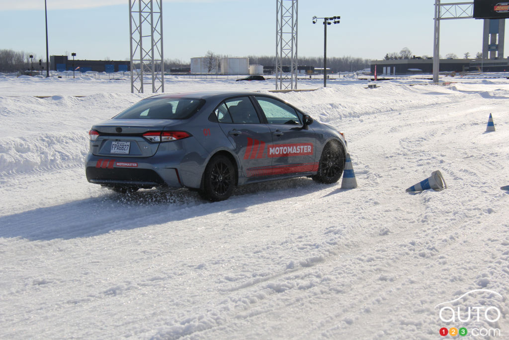 Motomaster Winter Edge II essai : nous testons le nouveau pneu sur ...