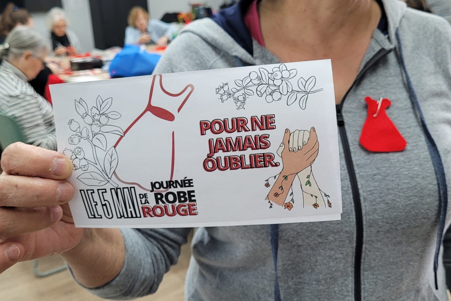 Des robes rouges au parc Christophe-Colomb - Le Richelieu