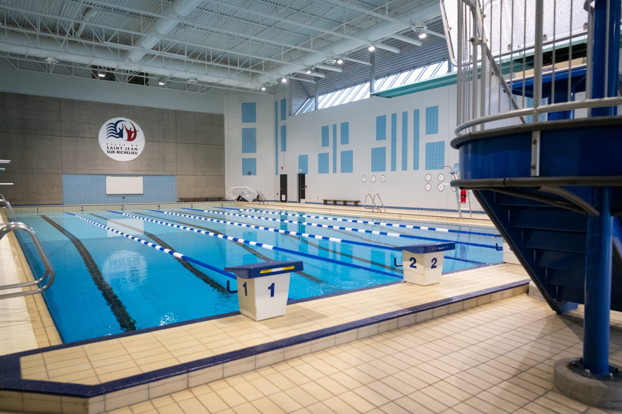 La piscine Claude-Raymond rouvre après 11 mois de travaux - Le Richelieu