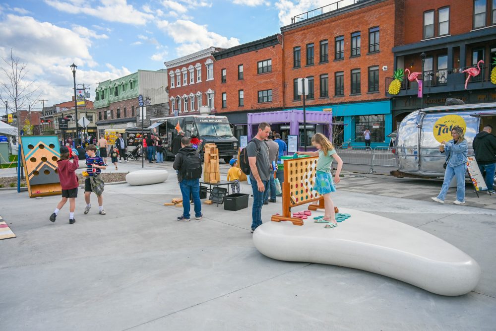 La nouvelle Place publique inaugurée - Le Richelieu
